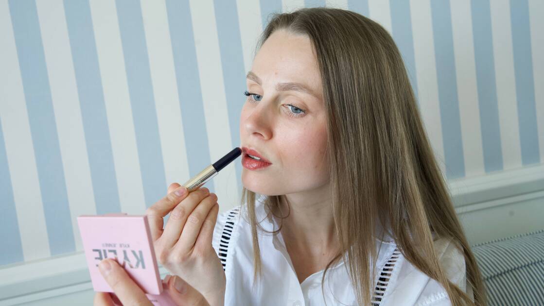 Get ready with Pernille: Full-face metallic makeup